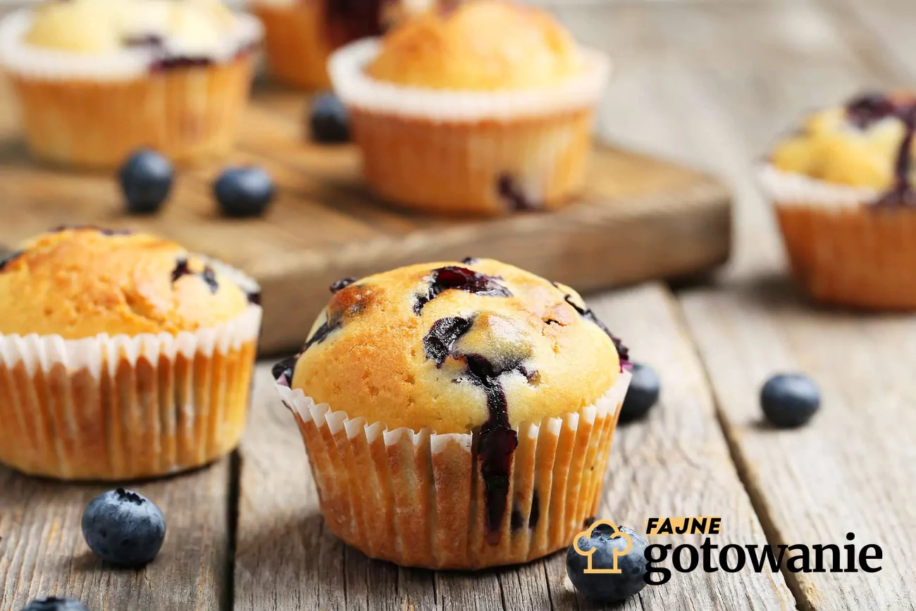 Muffinki z jagodami - przepis Joanny Karyś