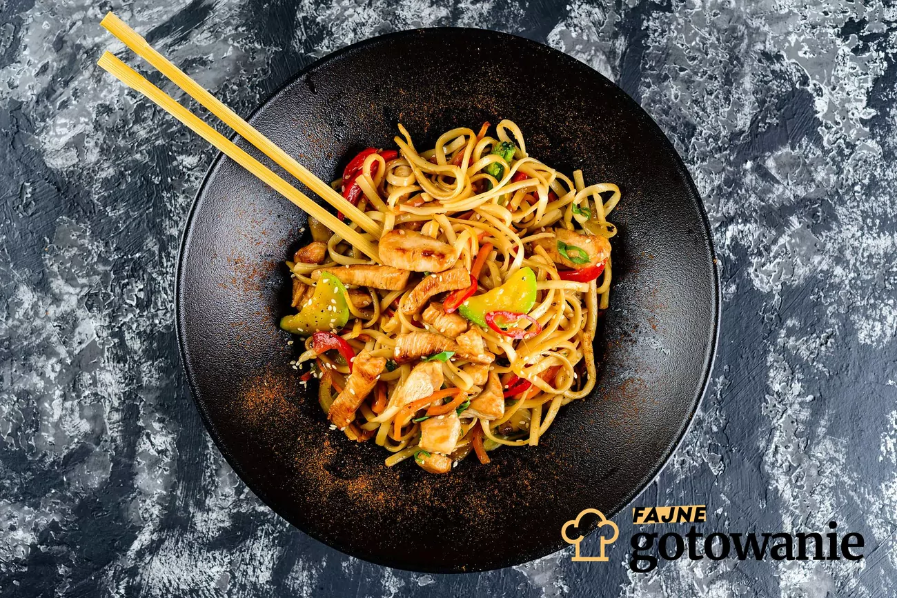 Stir fry z kurczakiem po chińsku - przepis Pauliny Lipińskiej